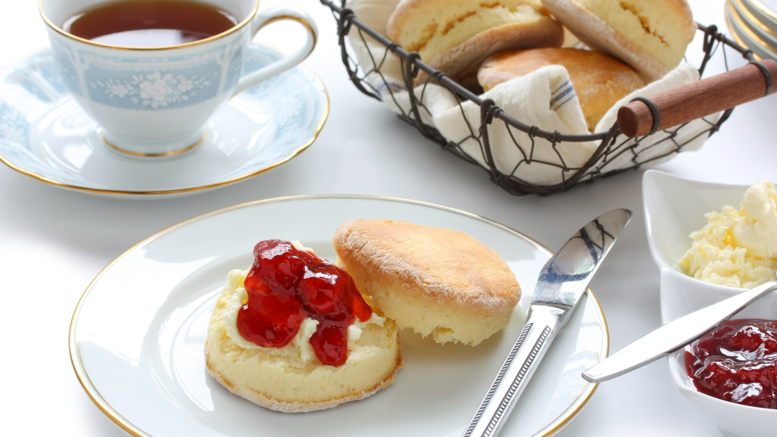 Afternoon tea of high tea? | The Art of Tea Brewing